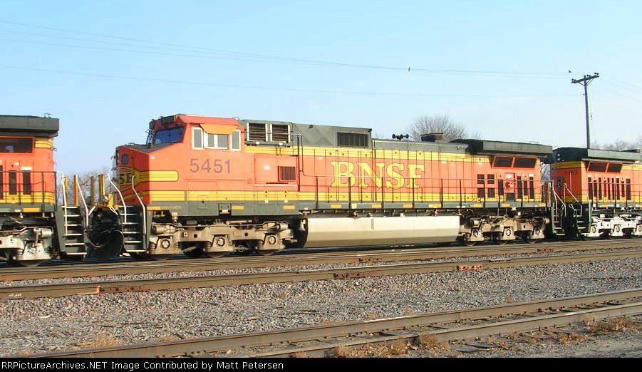 BNSF 5451